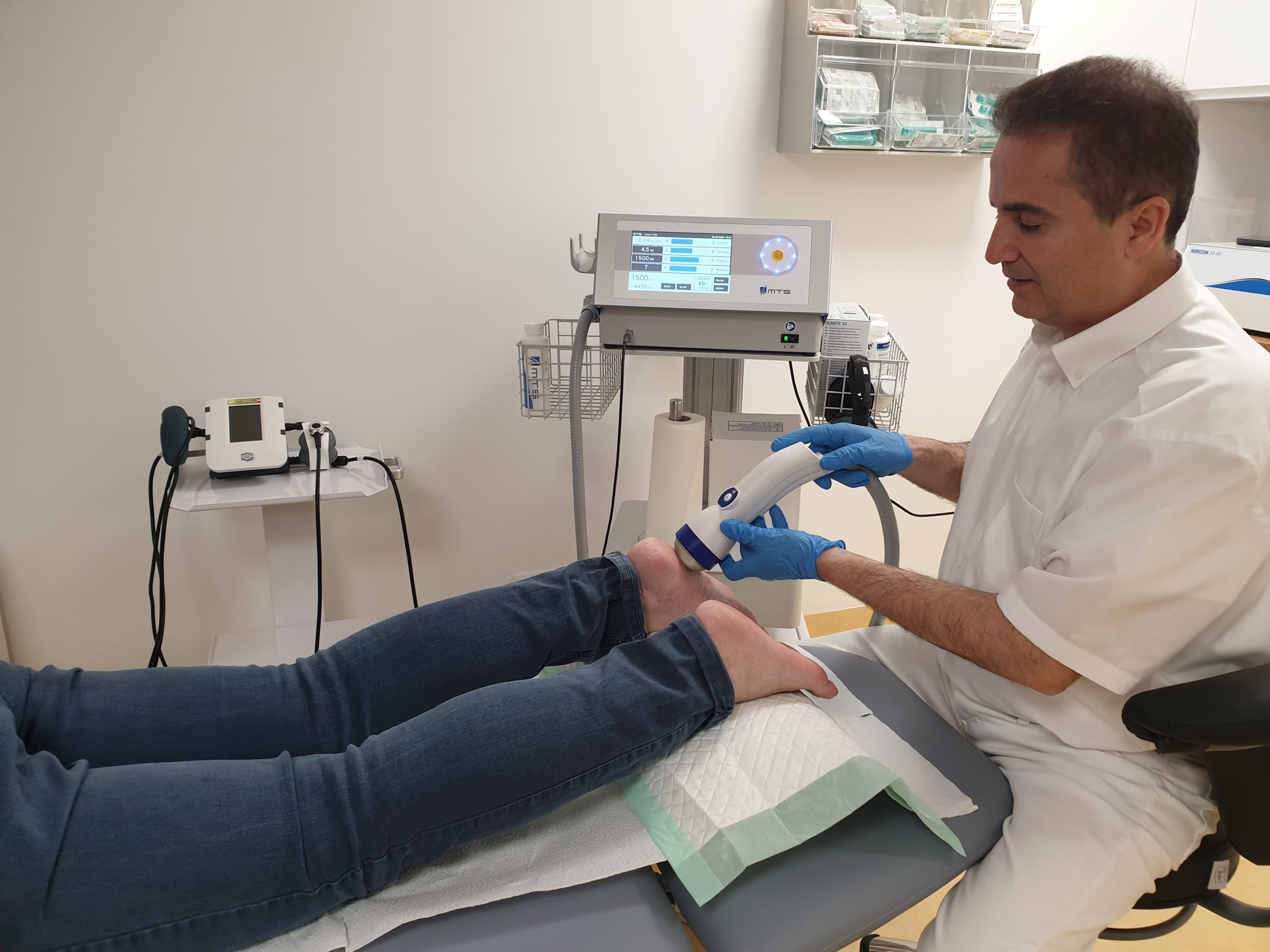 Stoßwellentherapie - Orthopäde 1170 Wien - Dr. Alireza Arjomandi